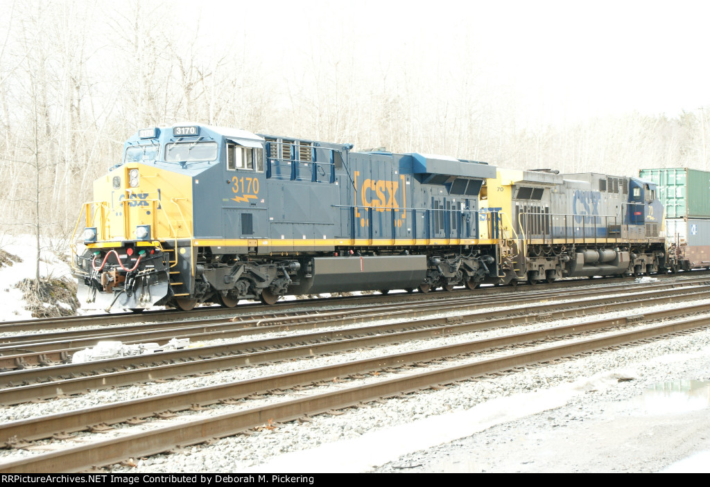 CSX Q114 CSX #3170 [GE ES44AC] CSX #70 [GE AC4400CW]